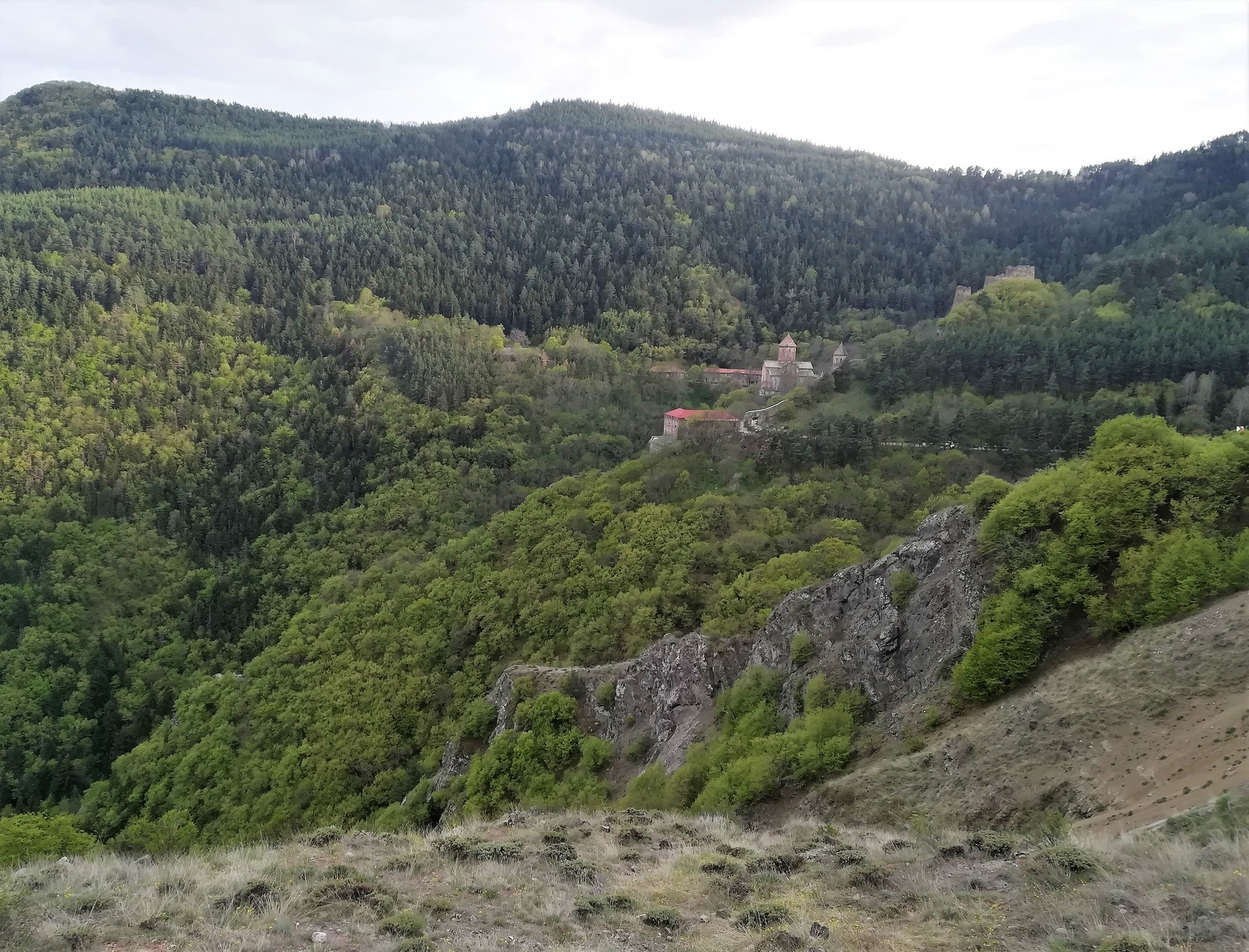 Sapara monastery - Erratic engineeress