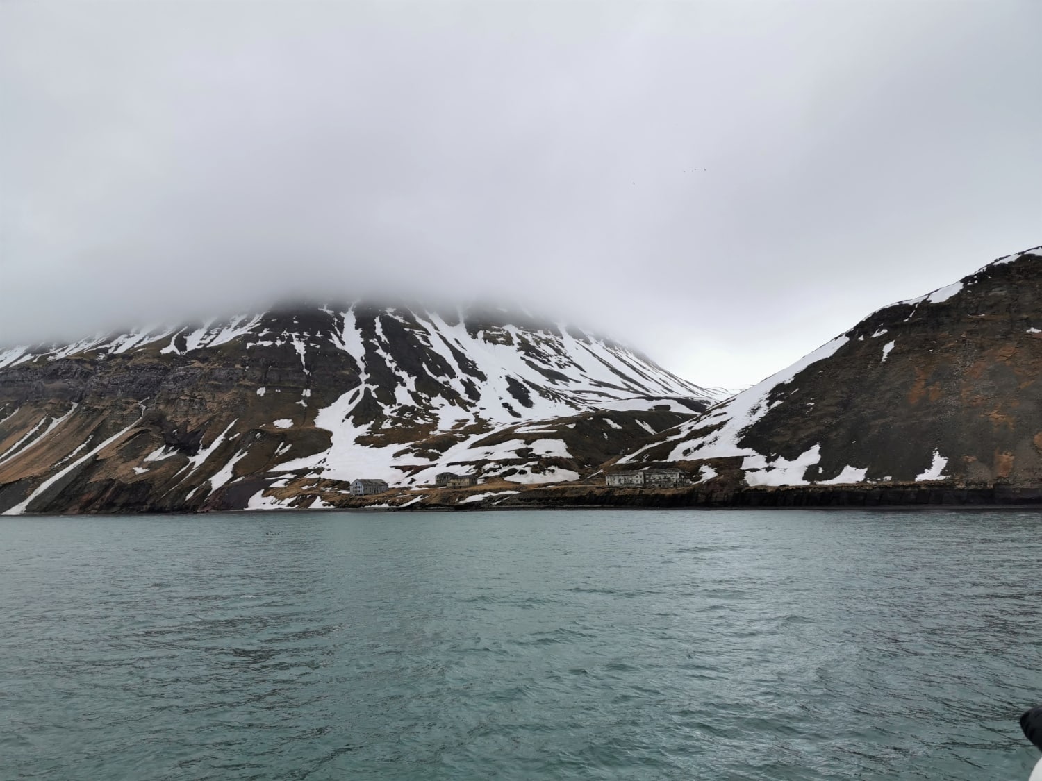 Grumant and Fuglefjellet (bird cliffs) - Erratic engineeress