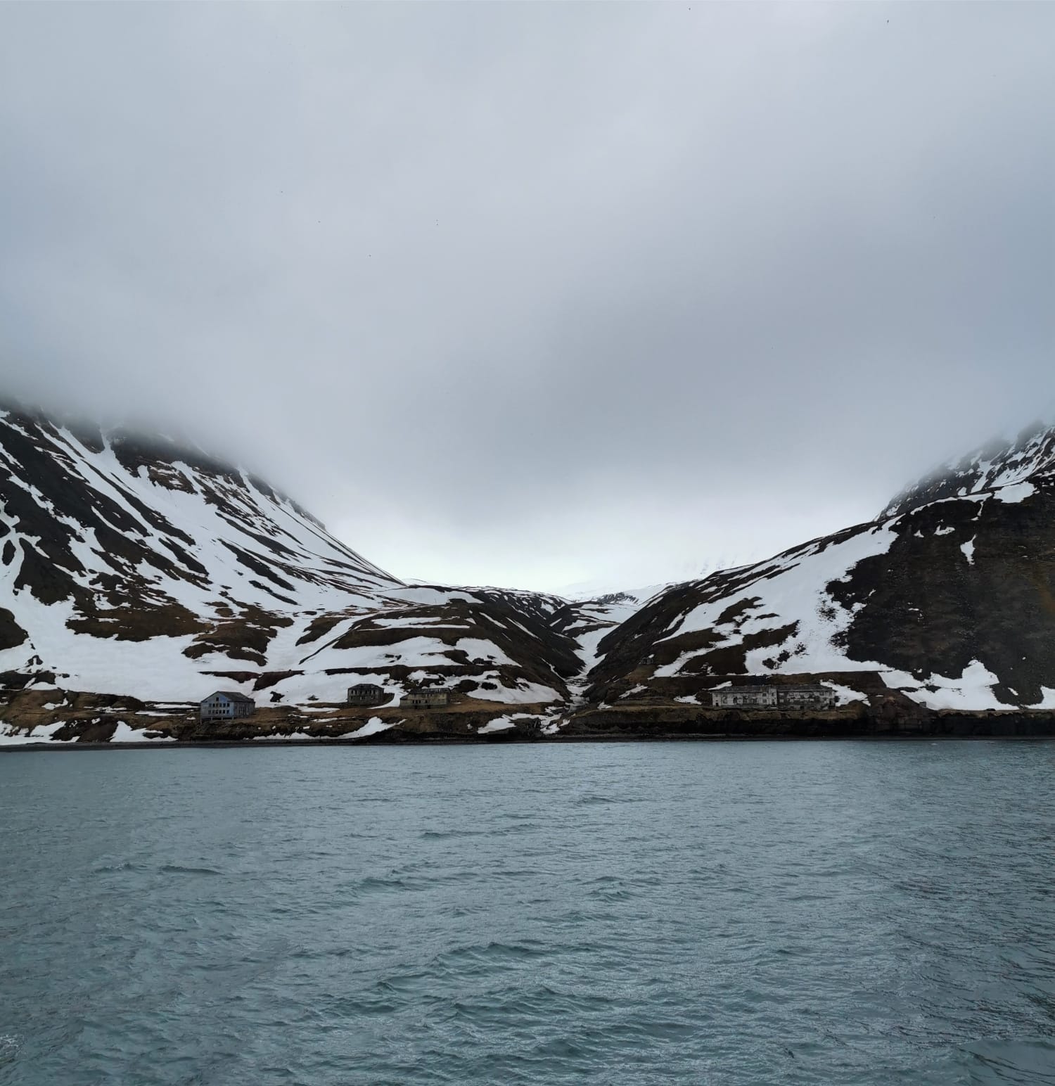 Grumant and Fuglefjellet (bird cliffs) - Erratic engineeress