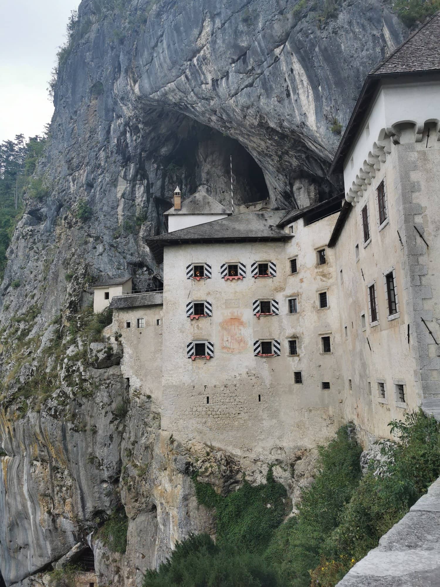 Predjama cave castle - Erratic engineeress